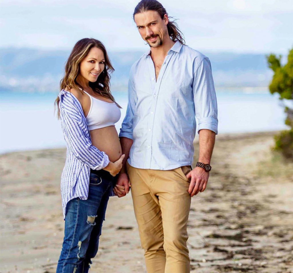 Aussie actress, Tania Zaetta pregnant with twins