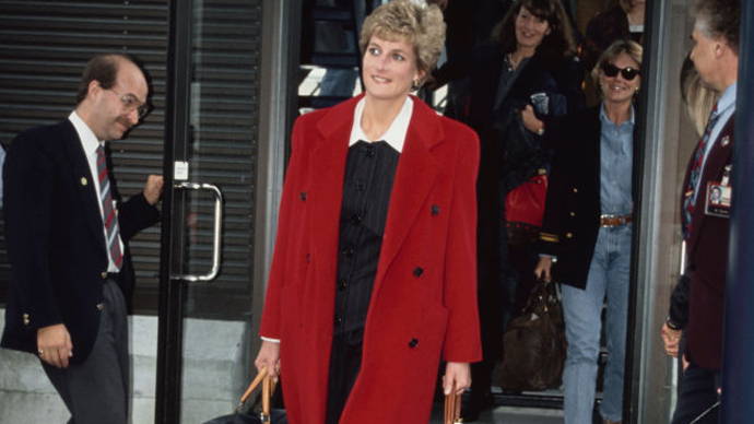 The Crown Drops First Look At Aussie Elizabeth Debicki As Princess Diana