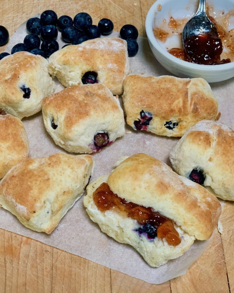 These Air-Fried Blueberry Scones Are Perfect For Your Picnic Dates